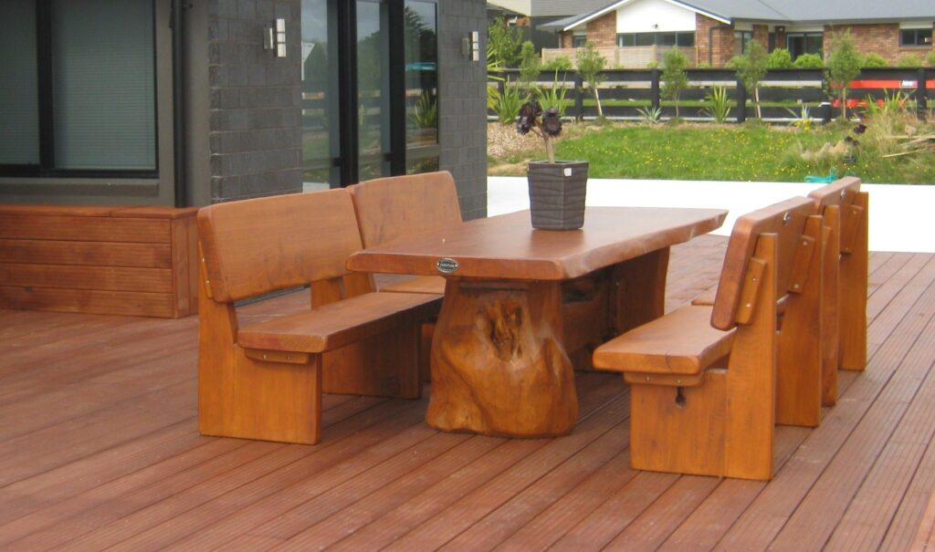 1008: Table with 4 Bench Seats with Backs - Big Mac Slabs