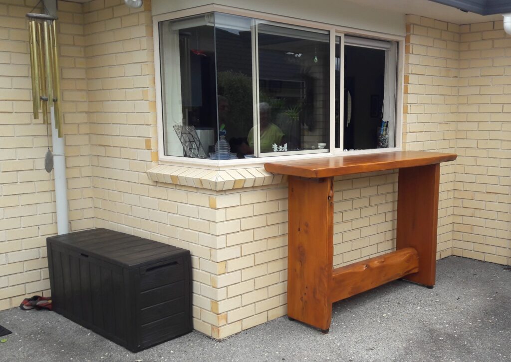 B3001: Narrow Bar Leaner - Big Mac Slabs