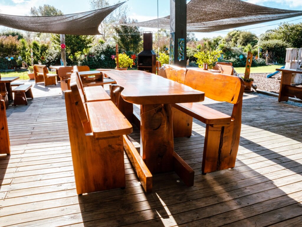 B2005: Standard Bar with Kickrail, 4 x Bar Seats with Backs - Big Mac Slabs